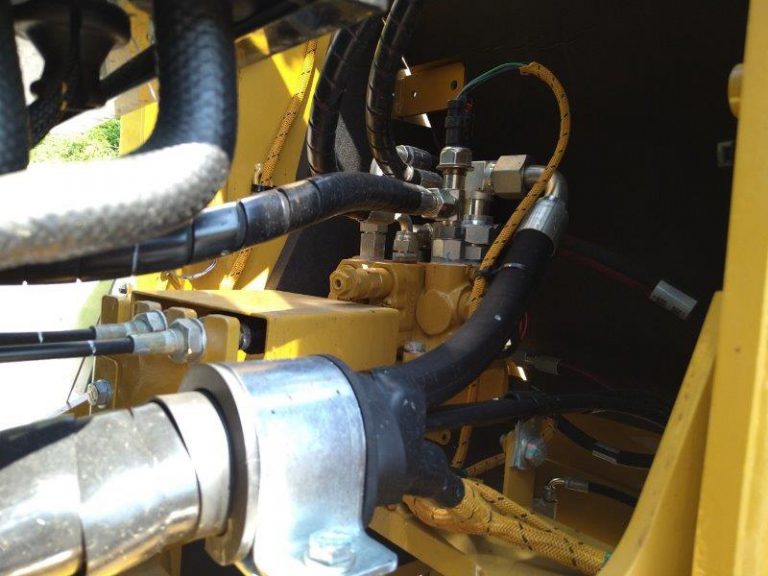 CAT 902C2 – 除雪の総合デパート 株式会社ニットク